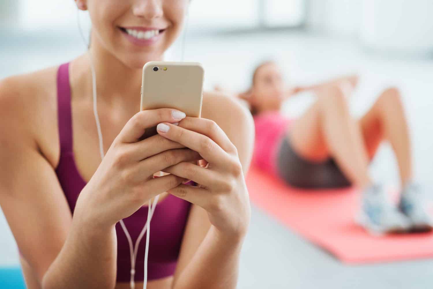 Using Your Phone Is Actually Disrupting Your Workout
